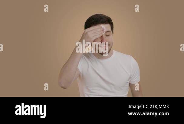 Facial disc Stock Videos & Footage - HD and 4K Video Clips - Alamy