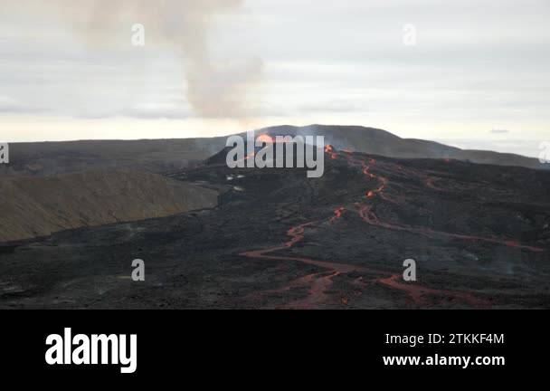 4K footage of Fagradalsfjall active volcano eruption in Geldingadalir ...
