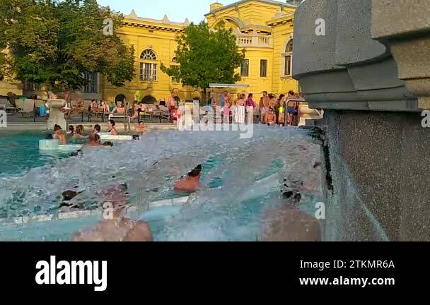 Budapest water spray Stock Videos & Footage - HD and 4K Video Clips - Alamy