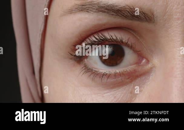 Face with natural make up of attractive muslim girl wearing traditional ...