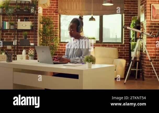 Internet workstation Stock Videos & Footage - HD and 4K Video Clips - Alamy