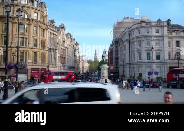 LONDON, UNITED KINGDOM - SEPTEMBER 11, 2023: Street scape of the city ...