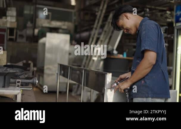 Using a real camera Stock Videos & Footage - HD and 4K Video Clips - Alamy