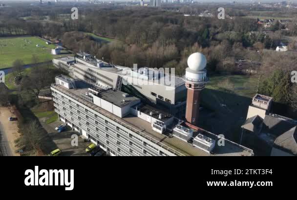 The KNMI operates a state-of-the-art network of weather stations ...