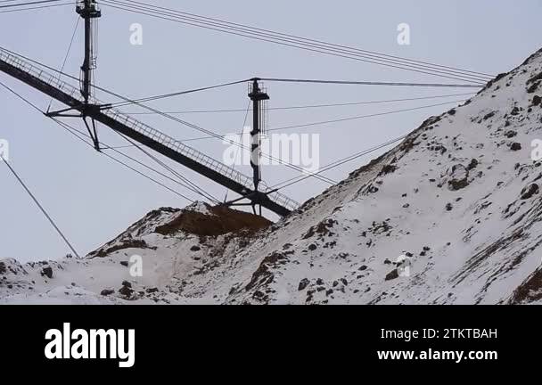 Mining boom. Dragline excavator loads ore Stock Video Footage - Alamy