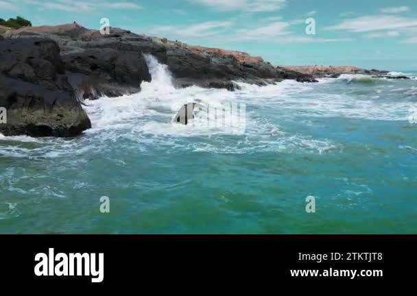 Large Ocean Beautiful Wave, Extreme wave crushing coast, Big ocean ...