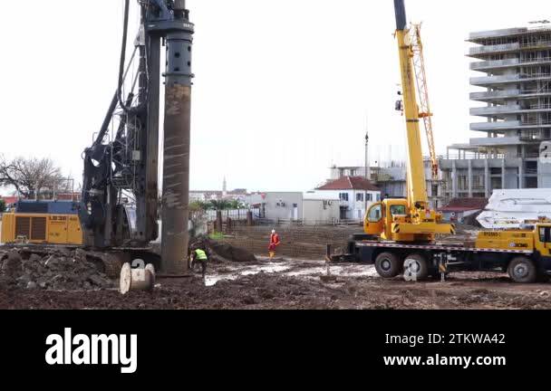 Piling rig machine Stock Videos & Footage - HD and 4K Video Clips - Alamy