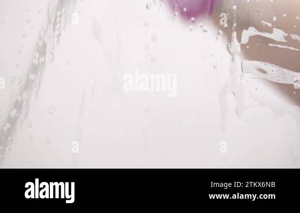 Foam suds falling Stock Videos & Footage - HD and 4K Video Clips - Alamy