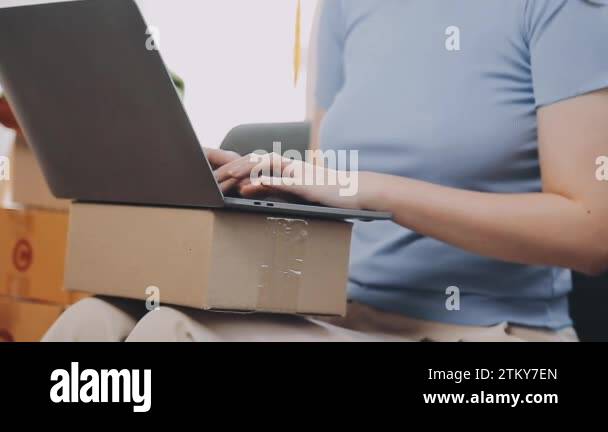 Computer delivery Stock Videos & Footage - HD and 4K Video Clips - Alamy