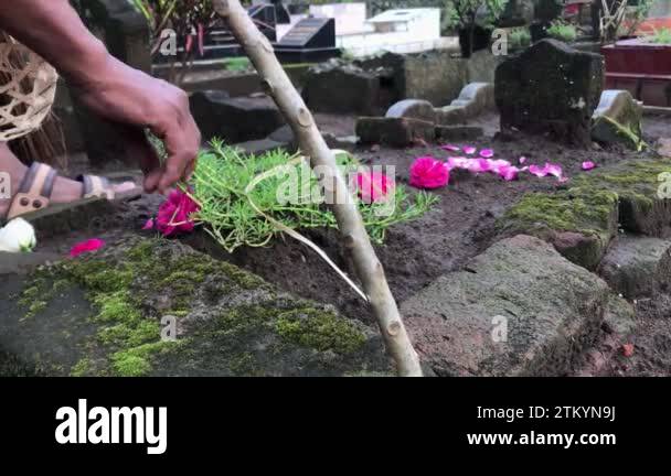 Pilgrimage tomb Stock Videos & Footage - HD and 4K Video Clips - Alamy