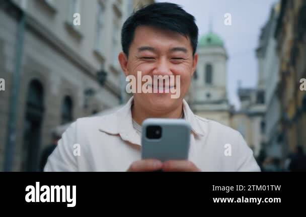 Mobile Tourist Guide Stock Videos And Footage Hd And 4k Video Clips Alamy