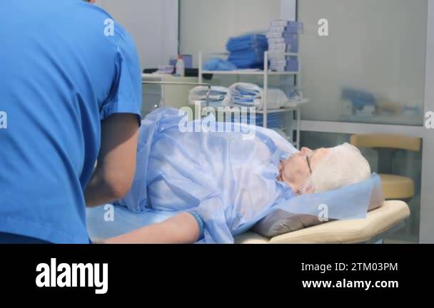 Doctors perform operations for varicose veins, leg swelling and twisted ...