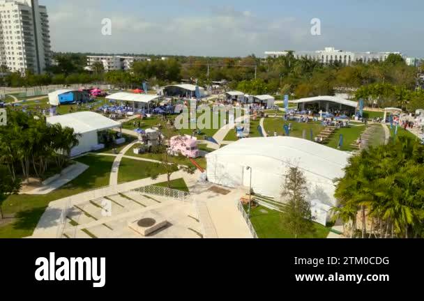 Busy miami beach Stock Videos & Footage - HD and 4K Video Clips - Alamy