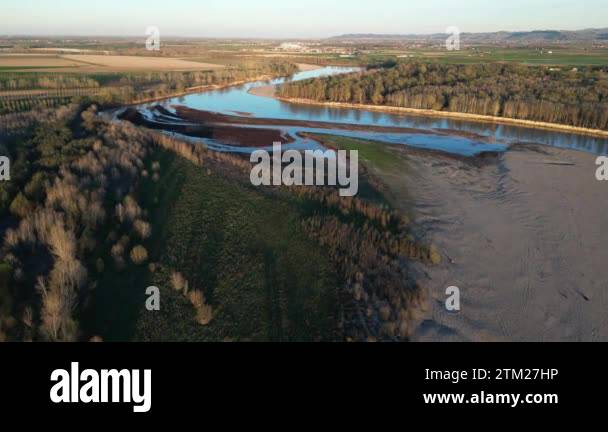 water emergency and drought due to lack of rain due to global warming ...