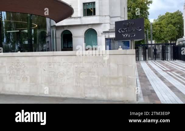 London, UK: Iconic spinning sign at New Scotland Yard building on ...