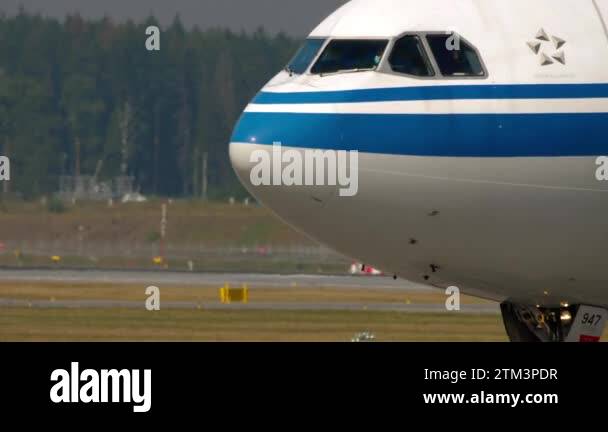 A330 pilot Stock Videos & Footage - HD and 4K Video Clips - Alamy