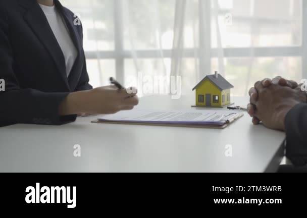 Insurance brokers Stock Videos & Footage - HD and 4K Video Clips - Alamy