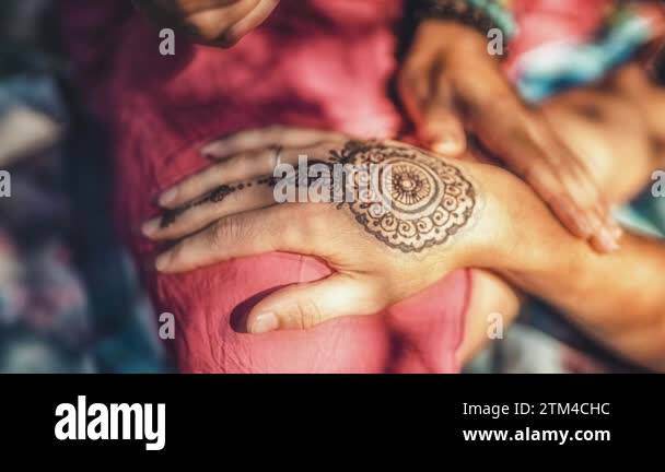 Henna art Stock Videos & Footage - HD and 4K Video Clips - Alamy