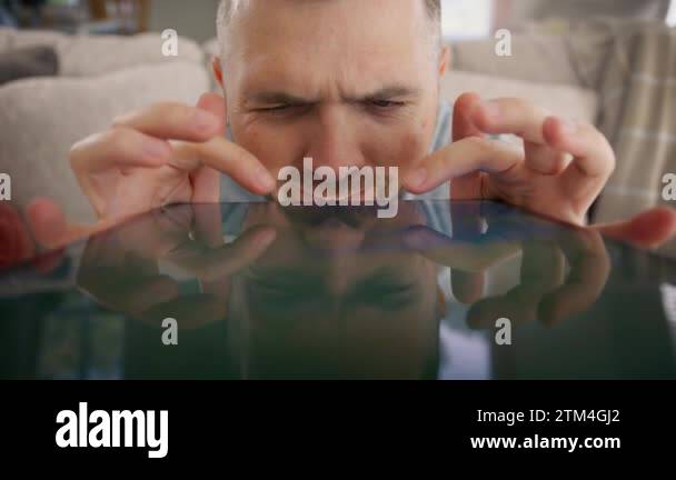 Devise screen Stock Videos & Footage - HD and 4K Video Clips - Alamy