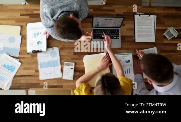 Collaboration and discussion of financial and commercial indicators ...