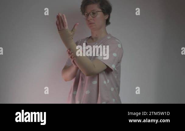 Compression sleeve to support varicose veins, lymphedema, arthritis ...