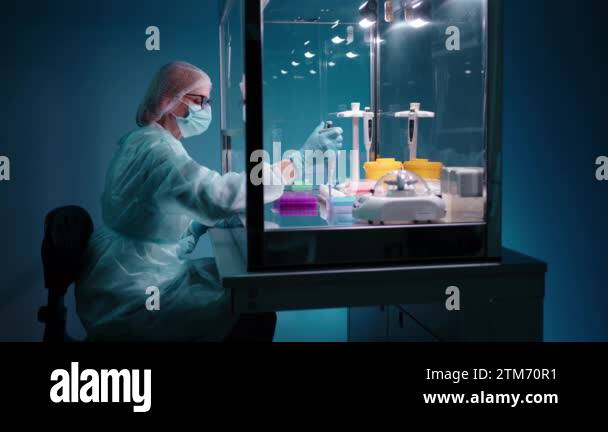 Pcr tray Stock Videos & Footage - HD and 4K Video Clips - Alamy