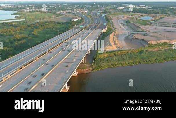 Bridge crossing Raritan River between Sayreville and Woodbridge in New ...