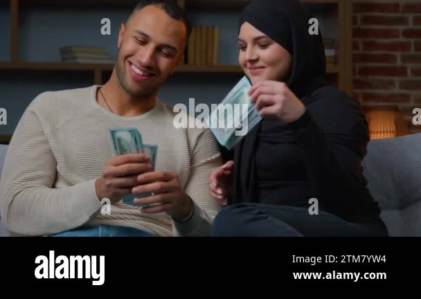 Finances muslim Stock Videos & Footage - HD and 4K Video Clips - Alamy