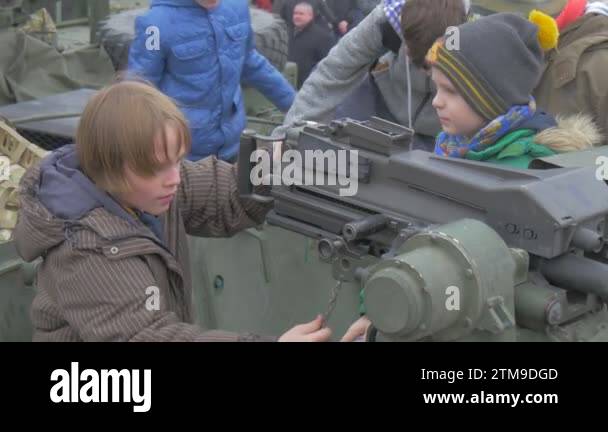 Periscope rifle Stock Videos & Footage - HD and 4K Video Clips - Alamy