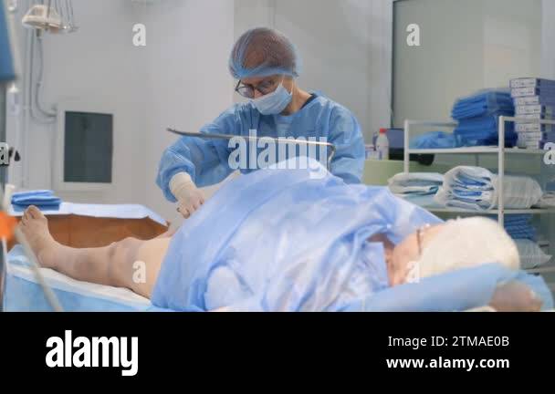 Doctors perform operations for varicose veins, leg swelling and twisted ...