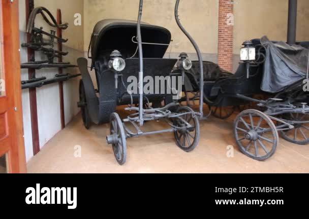 Luxury carriages Stock Videos & Footage - HD and 4K Video Clips - Alamy