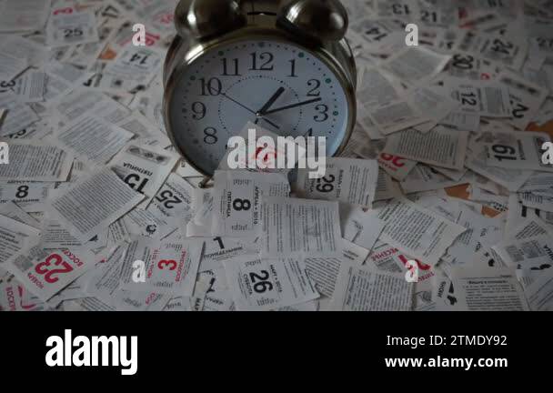 Paper tear round Stock Videos & Footage - HD and 4K Video Clips - Alamy