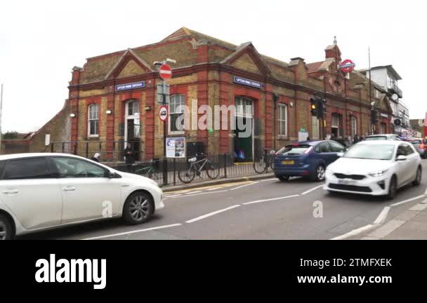Tfl circle Stock Videos & Footage - HD and 4K Video Clips - Alamy
