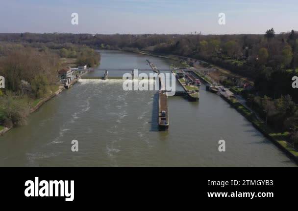 Le dam Stock Videos & Footage - HD and 4K Video Clips - Alamy