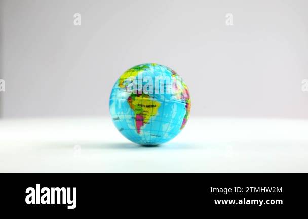 Seamless loop animation of rotating realistic planet Earth with clouds ...