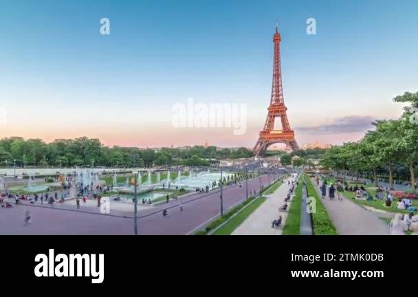 Sunset panoramic view of Eiffel Tower timelapse with fountain in ...