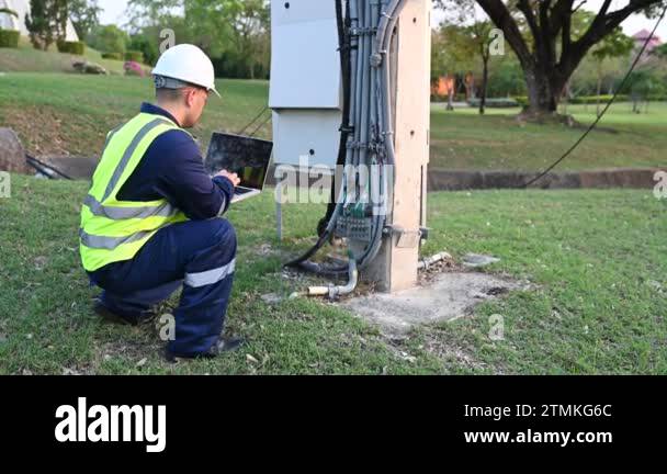 Tower maintenance Stock Videos & Footage - HD and 4K Video Clips - Alamy