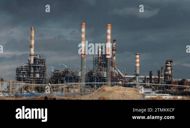 Huge fire accident at oil refinery Stock Video Footage - Alamy