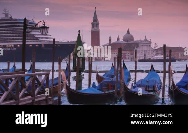 Gondolas St Marks Stock Videos And Footage Hd And 4k Video Clips Alamy