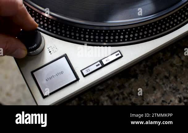 turntable ignition and start-up of the plate at 33 rpm. Stroboscope ...