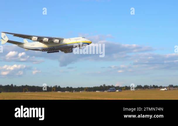 Ukrainian plane Antonov 225 AN-225 Mriya fly, the biggest airplane in ...