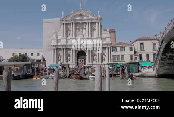 VENICE, ITALY - APRIL 10 2023: Boats passing under Stone arch bridge in ...