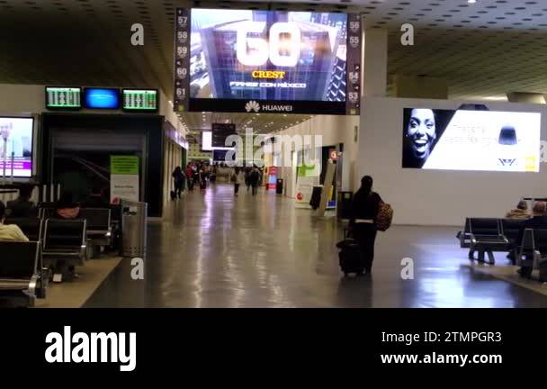 Airport departure screen and people Stock Videos & Footage - HD and 4K ...