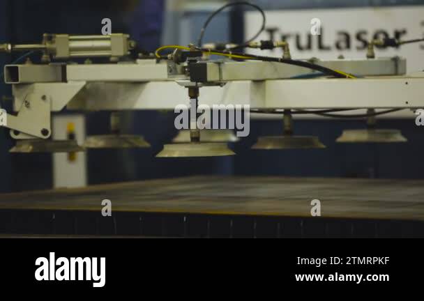 Automatic Vacuum Transfer System Lowered Onto the Sheet Metal ...