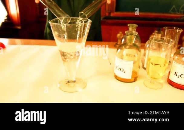 Chemistry experiment reaction Stock Videos & Footage - HD and 4K Video ...