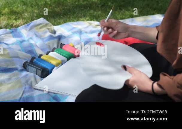 Colored paints on the laid cover, adding color to the color palette ...