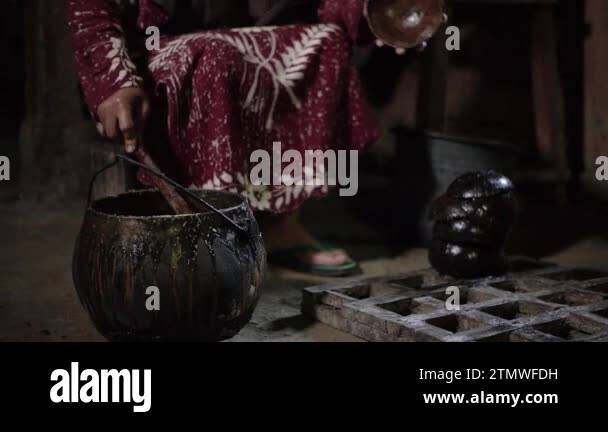 The process of molding liquid palm sugar using media derived from ...