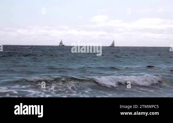 Sailboats under sail Stock Videos & Footage - HD and 4K Video Clips - Alamy