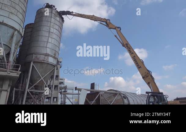 Silo tower Stock Videos & Footage - HD and 4K Video Clips - Alamy