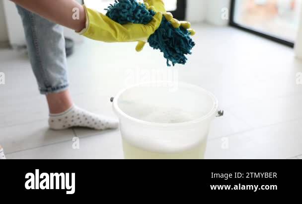 Squeeze water Stock Videos & Footage - HD and 4K Video Clips - Alamy